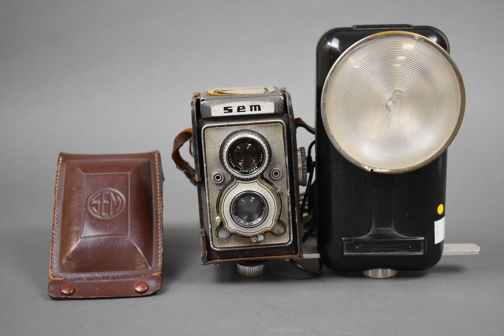 Appareil photo avec flash SEM avec lunette BERTHIOT. - Enchères ...