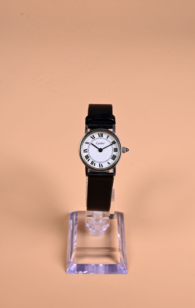 CARTIER LADY SOLO. Montre à boitier rond en argent 925/1000e. Cadran à ...