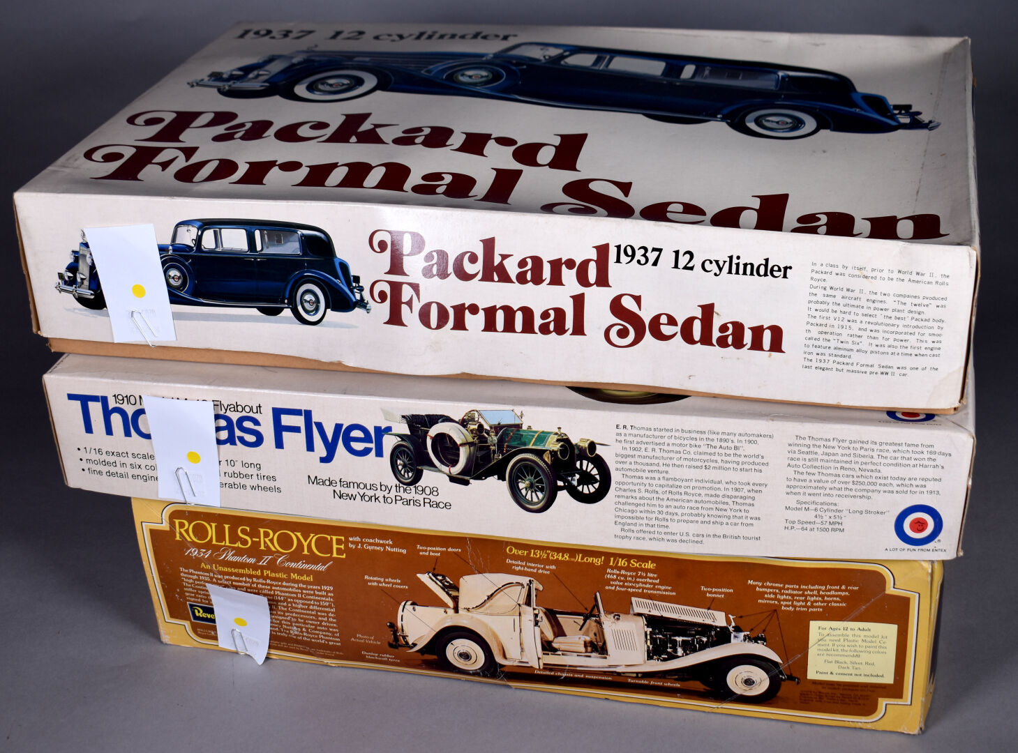 Ensemble de 3 modèles réduits de véhicules à monter soit BANDAI, REVELL ...