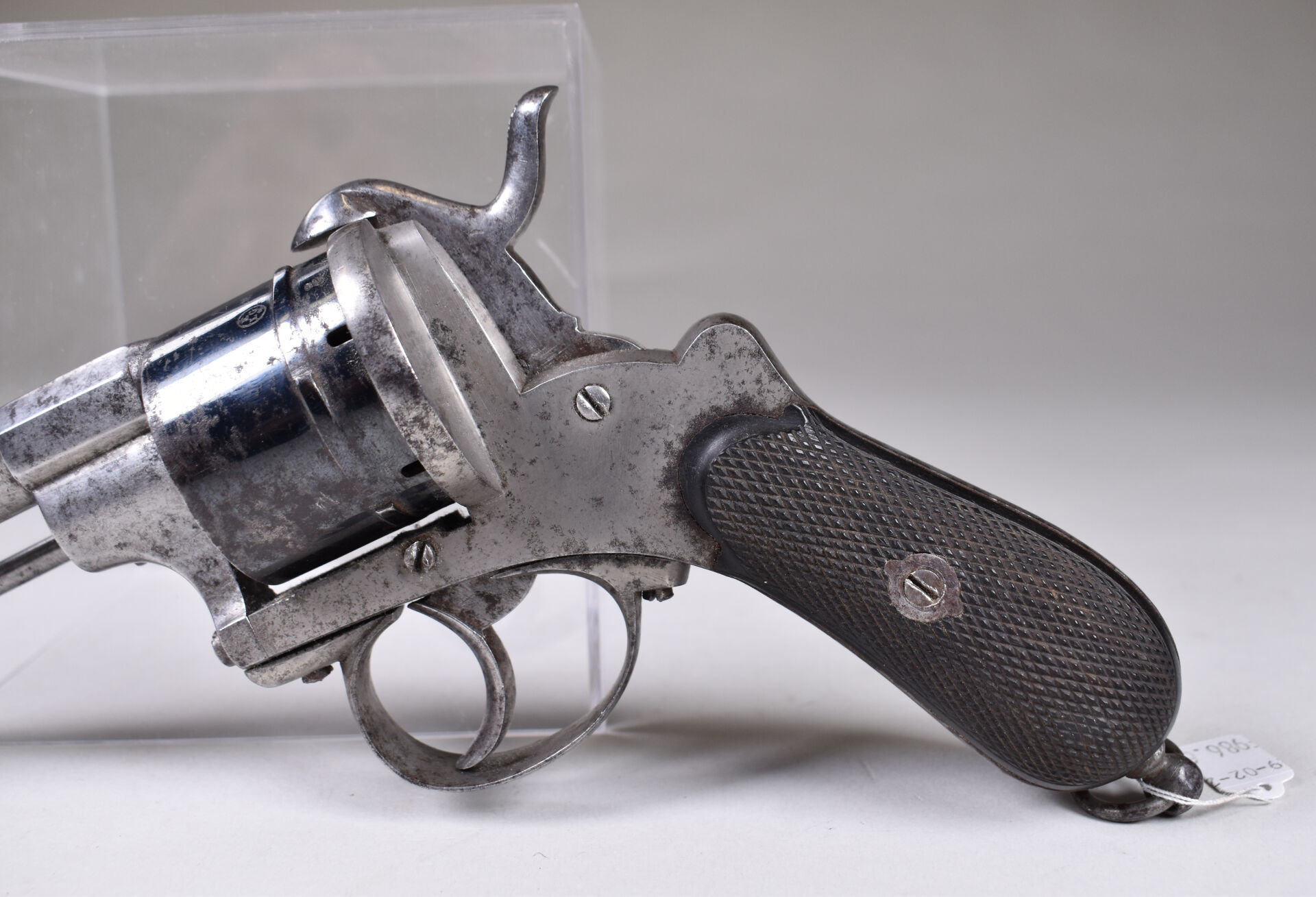 Grand revolver système Lefaucheux, calibre 12 mm. à broche. Canon ...