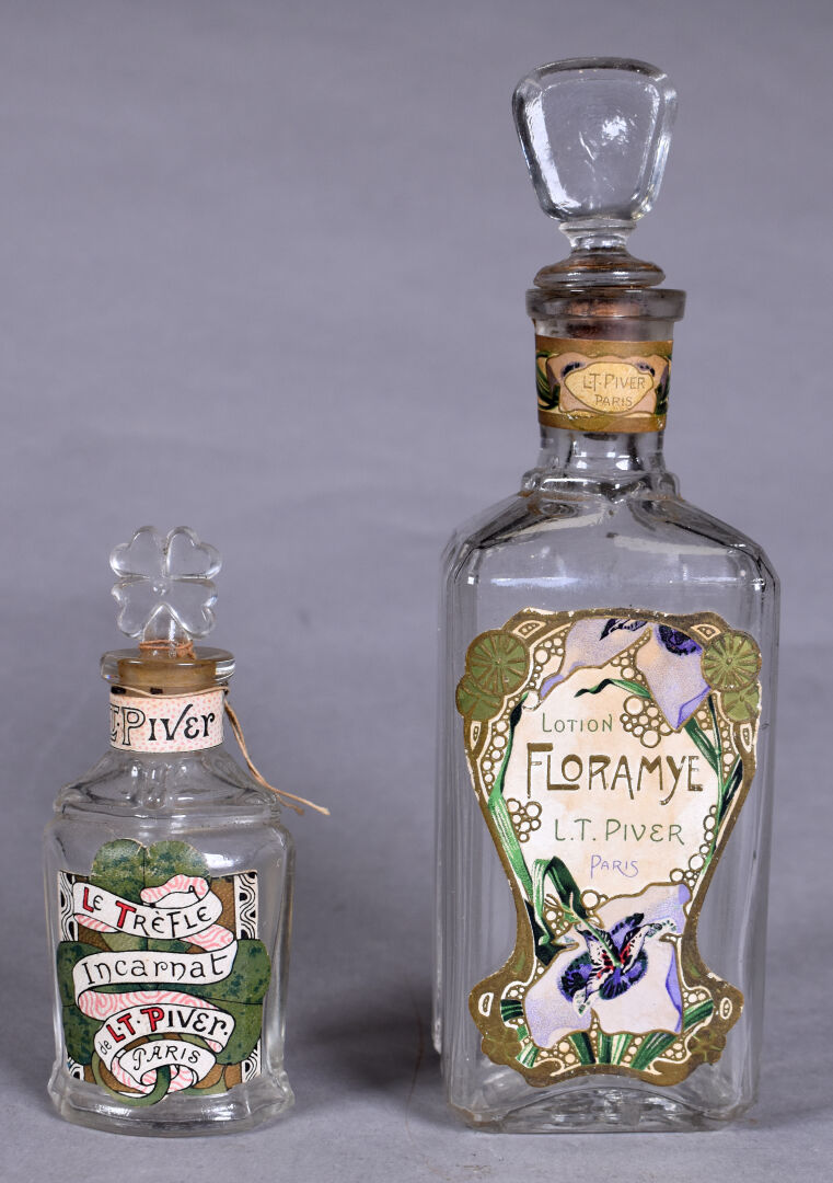 L. T. PIVER - (années 1910) Lot de deux flacons en verre incolore soit ...
