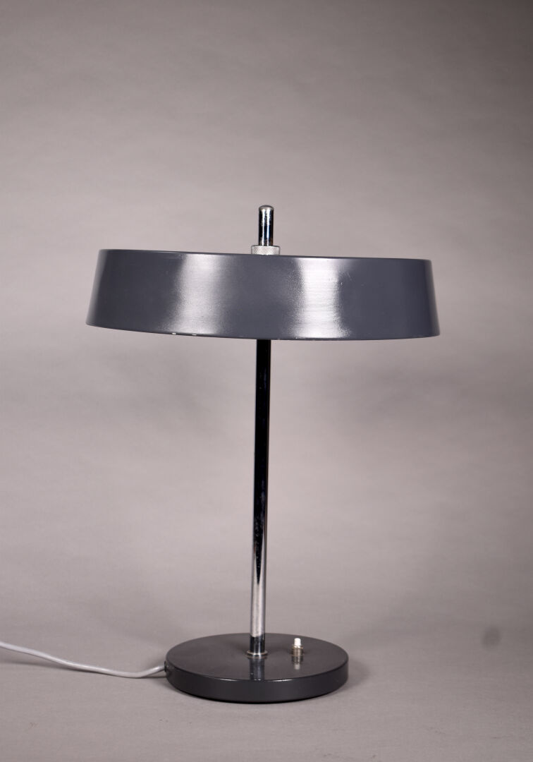 Louis Christian KALFF (1897-1976). Lampe de bureau en métal laqué gris ...