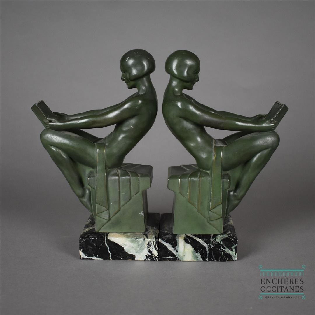 Max LE VERRIER (1891-1973). Paire de serre-livres en régule à patine ...