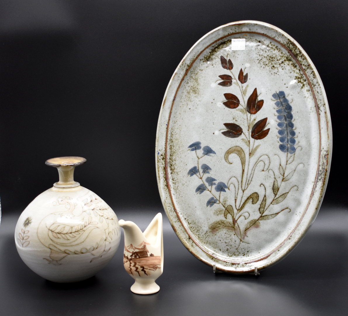 Ensemble en faïence et céramique soit un flacon en terre cuite ...