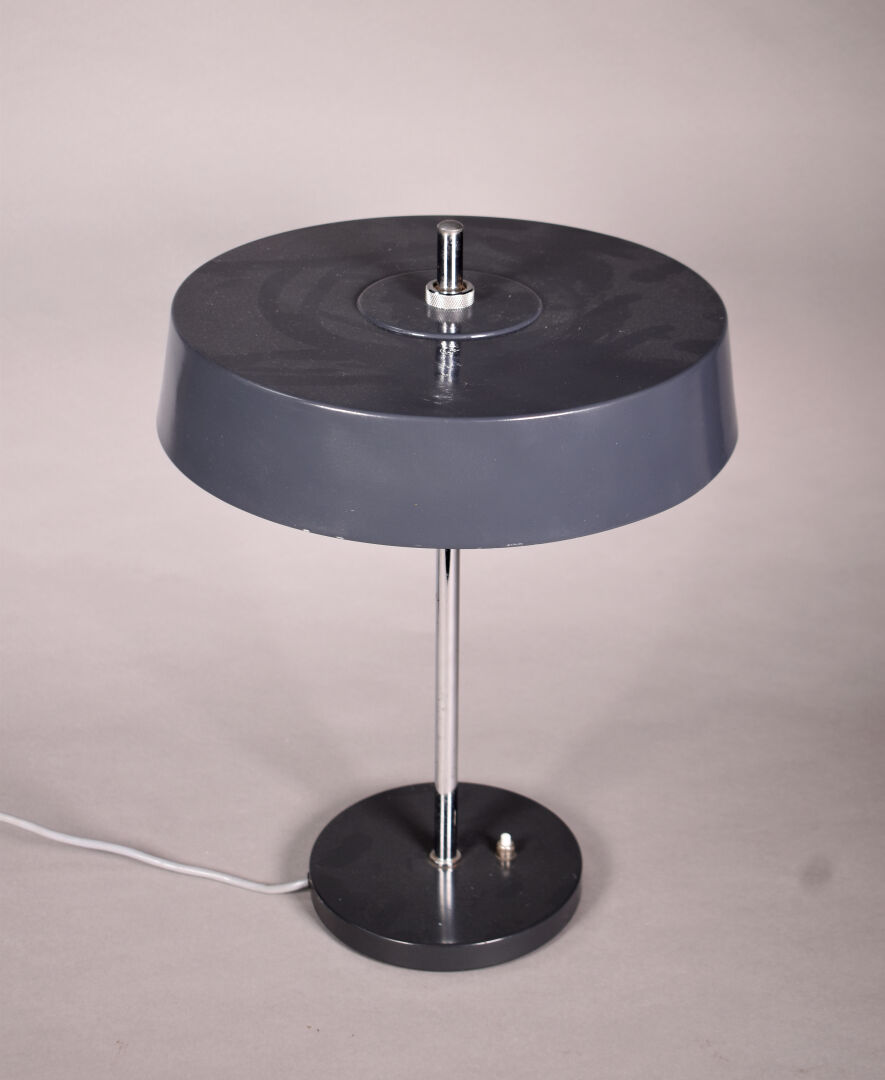 Louis Christian KALFF (1897-1976). Lampe de bureau en métal laqué gris ...